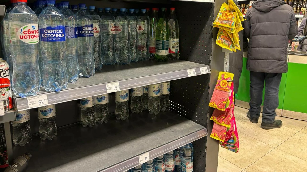 Барнаульцы массово скупают воду на фоне коммунальной аварии