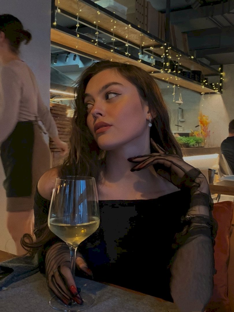 «На Милу Кунис похожа». Как выглядит и чем занимается Ксения Амелина ...